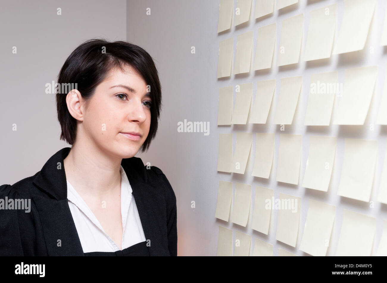 Post it notes on wall hi-res stock photography and images - Alamy