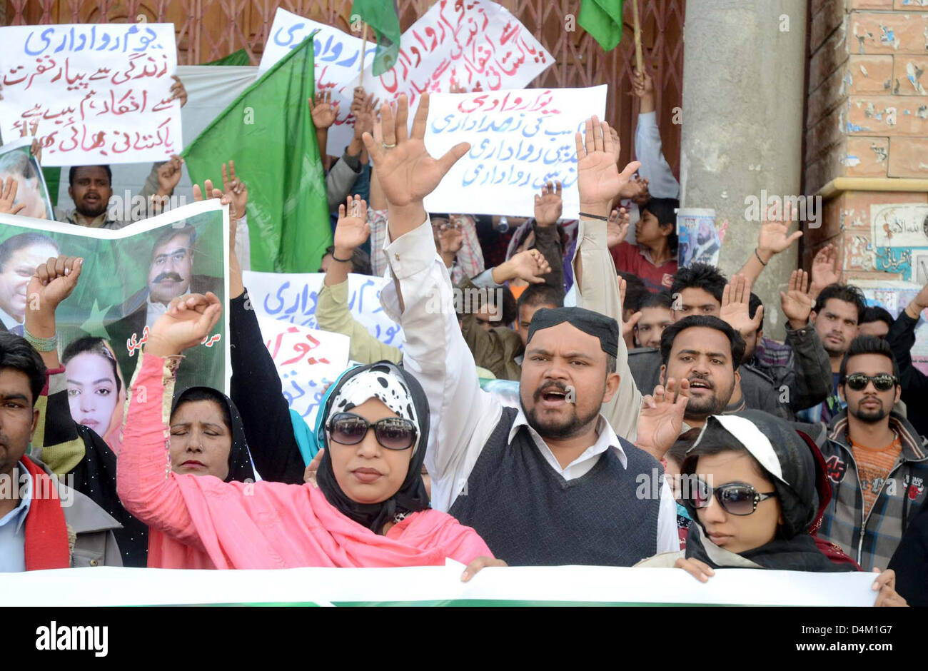 Muslim mob set fire hi-res stock photography and images - Alamy