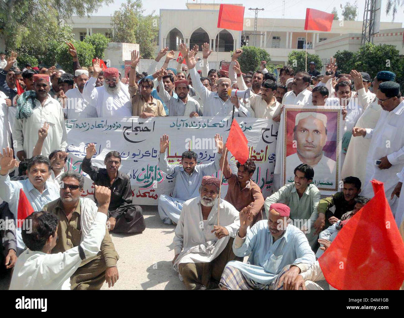 Employees of Mazdoor Federation Association sit in protest rally ...
