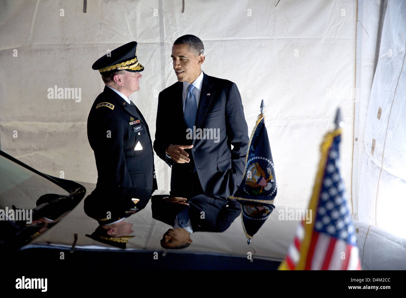 US President Barack Obama talks with General Martin Dempsey, Chairman ...