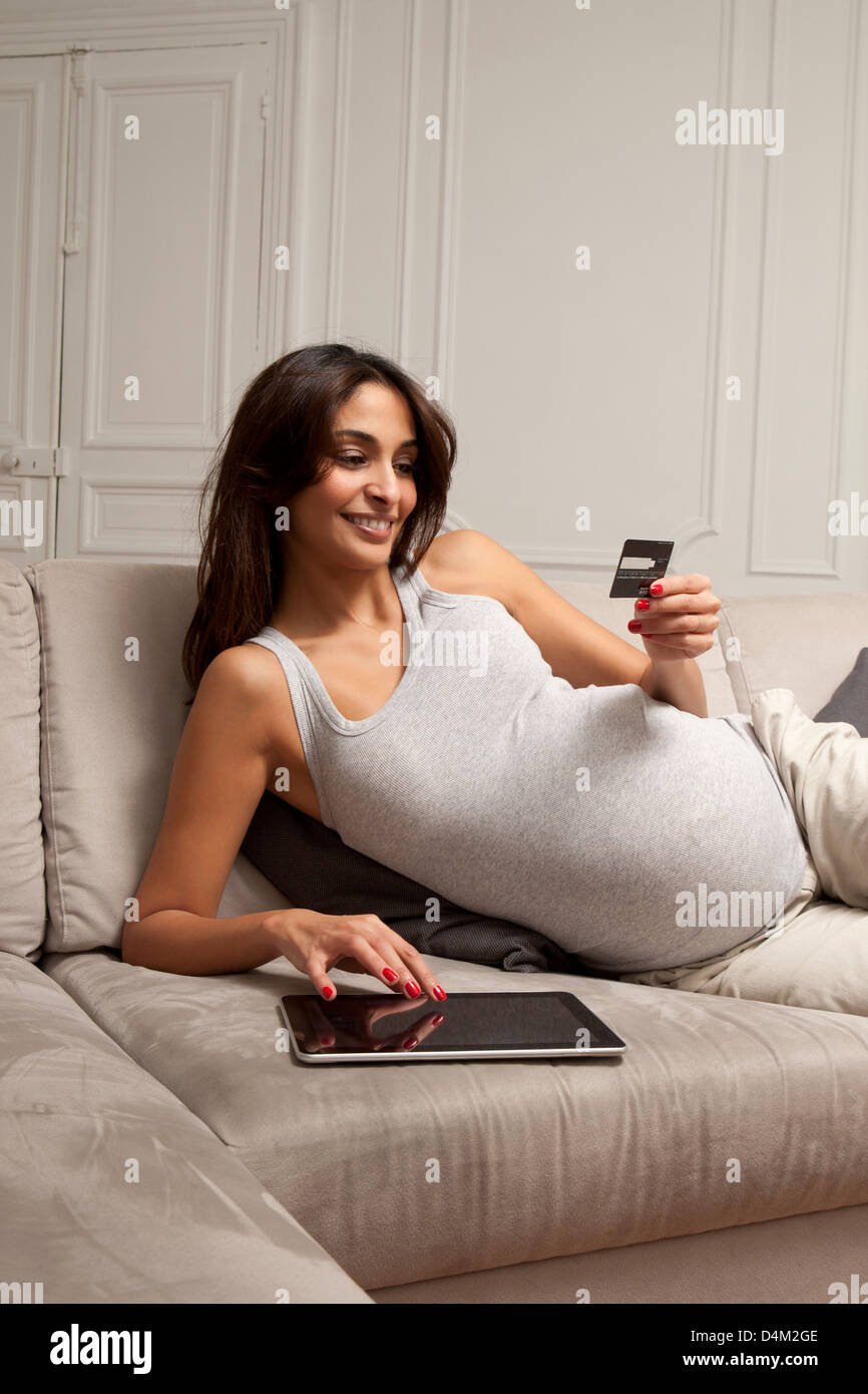 Pregnant woman using tablet computer Stock Photo - Alamy