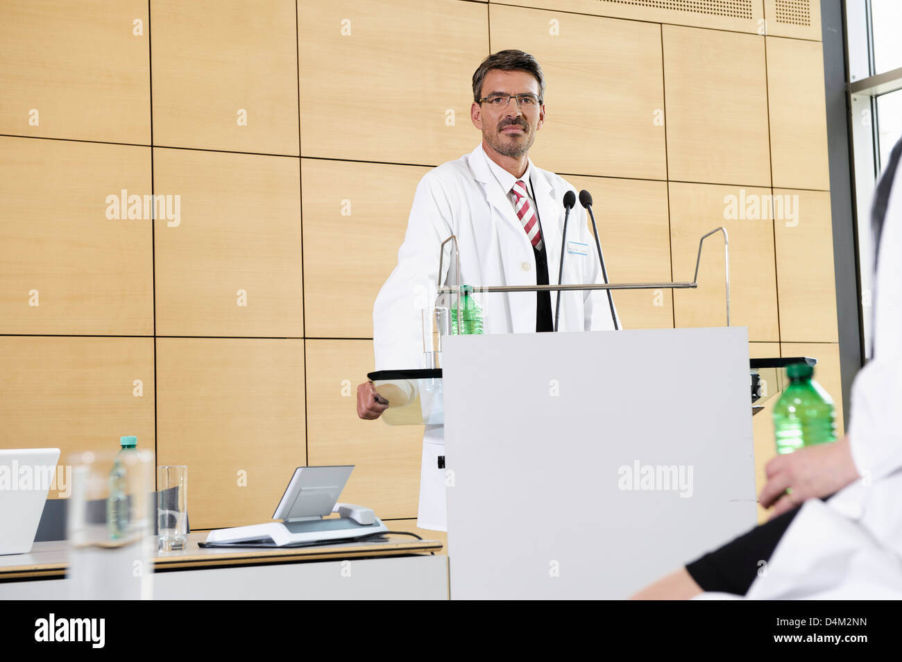 Doctor speaking podium hi-res stock photography and images - Alamy