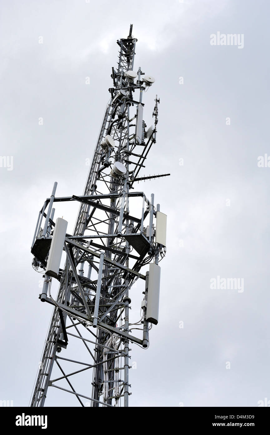 Mobile phone mast uk hi-res stock photography and images - Alamy
