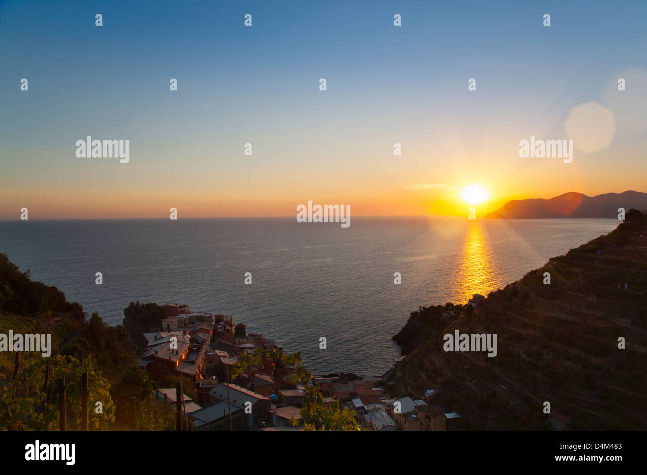 Sun setting over water Stock Photo - Alamy Sun setting over water Stock Photo - Alamy