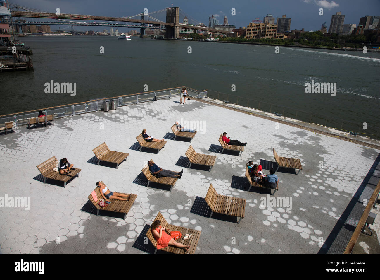 Sunbathing sunbathers hi-res stock photography and images - Alamy