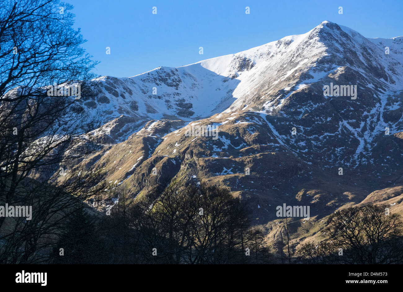 Winter summits of Nethermost & Dollywagon Pike in the Lake District ...