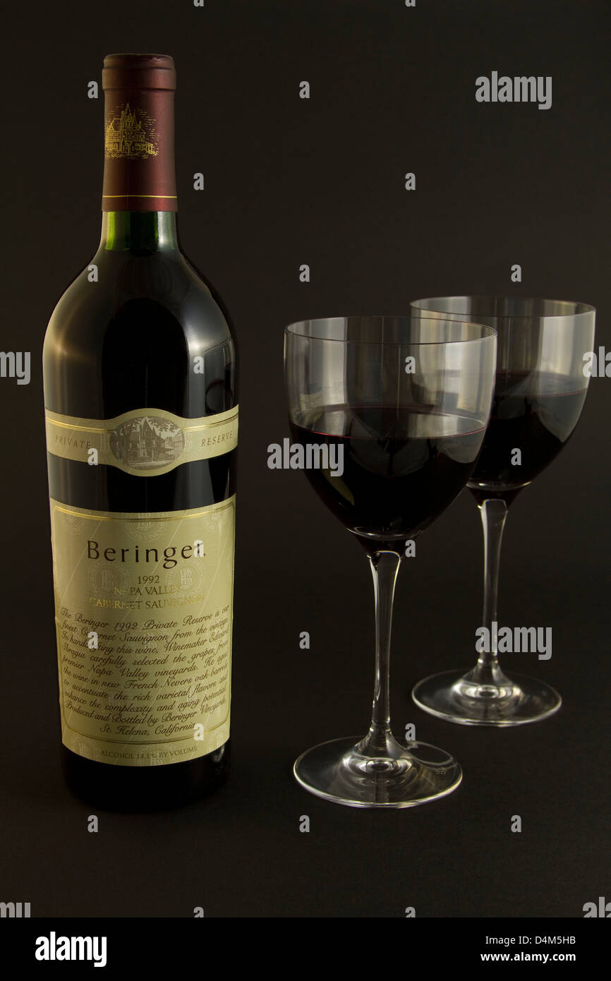 Bottle of Beringer Red Wine Stock Photo - Alamy