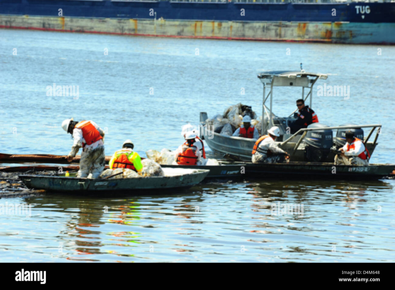 Oil spill cleanup ship hi-res stock photography and images - Alamy