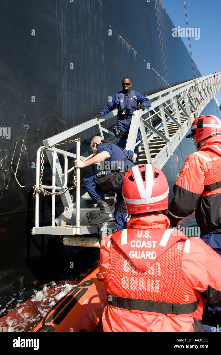 Us coast guard boarding team hi-res stock photography and images - Alamy