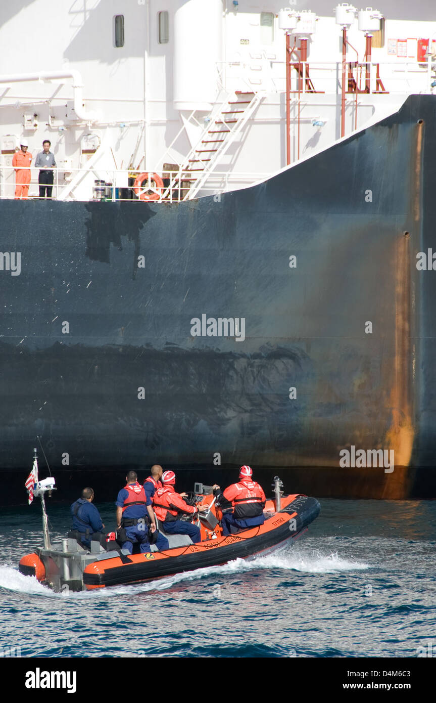 Us coast guard boarding team hi-res stock photography and images - Alamy