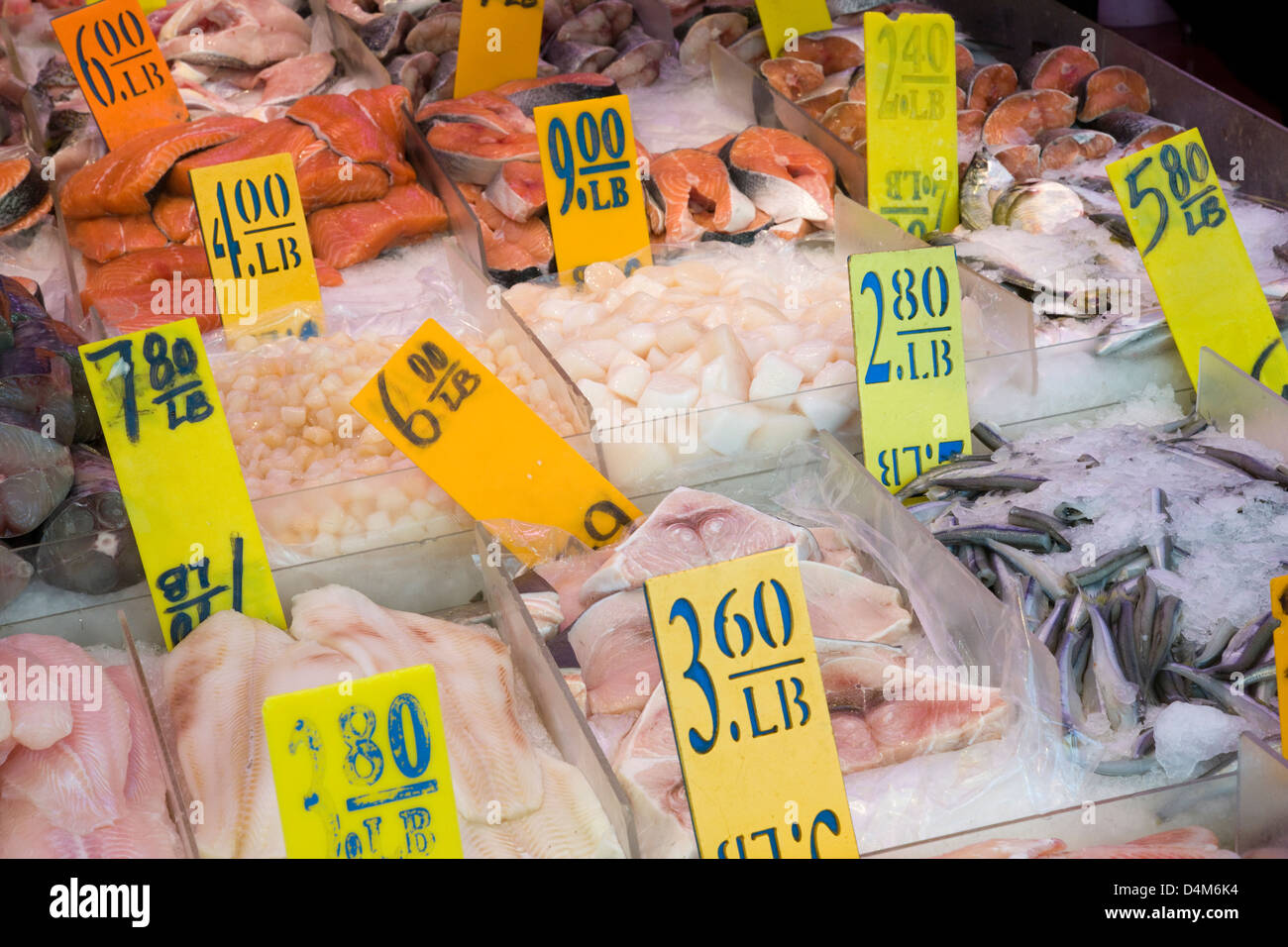 Fishmonger display hi-res stock photography and images - Alamy