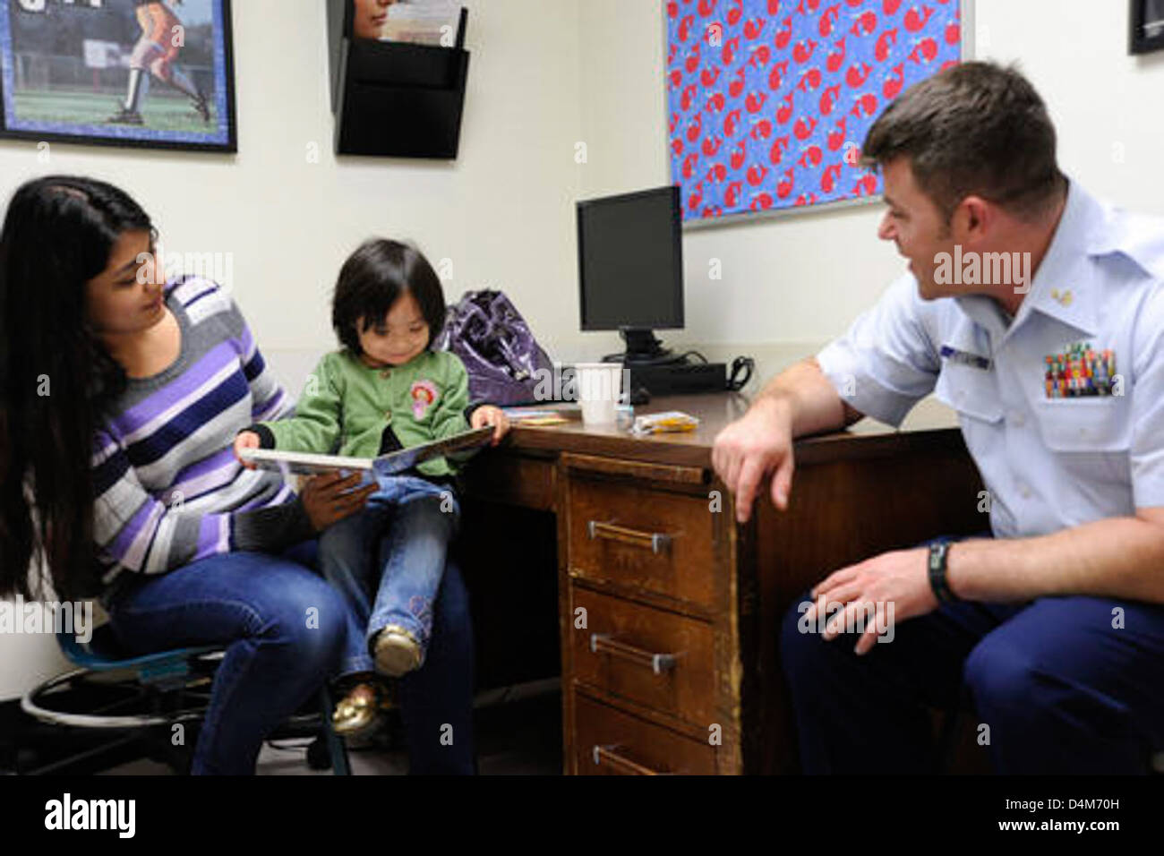 Hospital security guard hi-res stock photography and images - Alamy