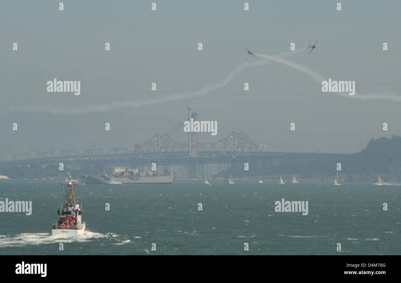 The Fleet Week 2011 air show in Coos Bay featured military aircraft ...