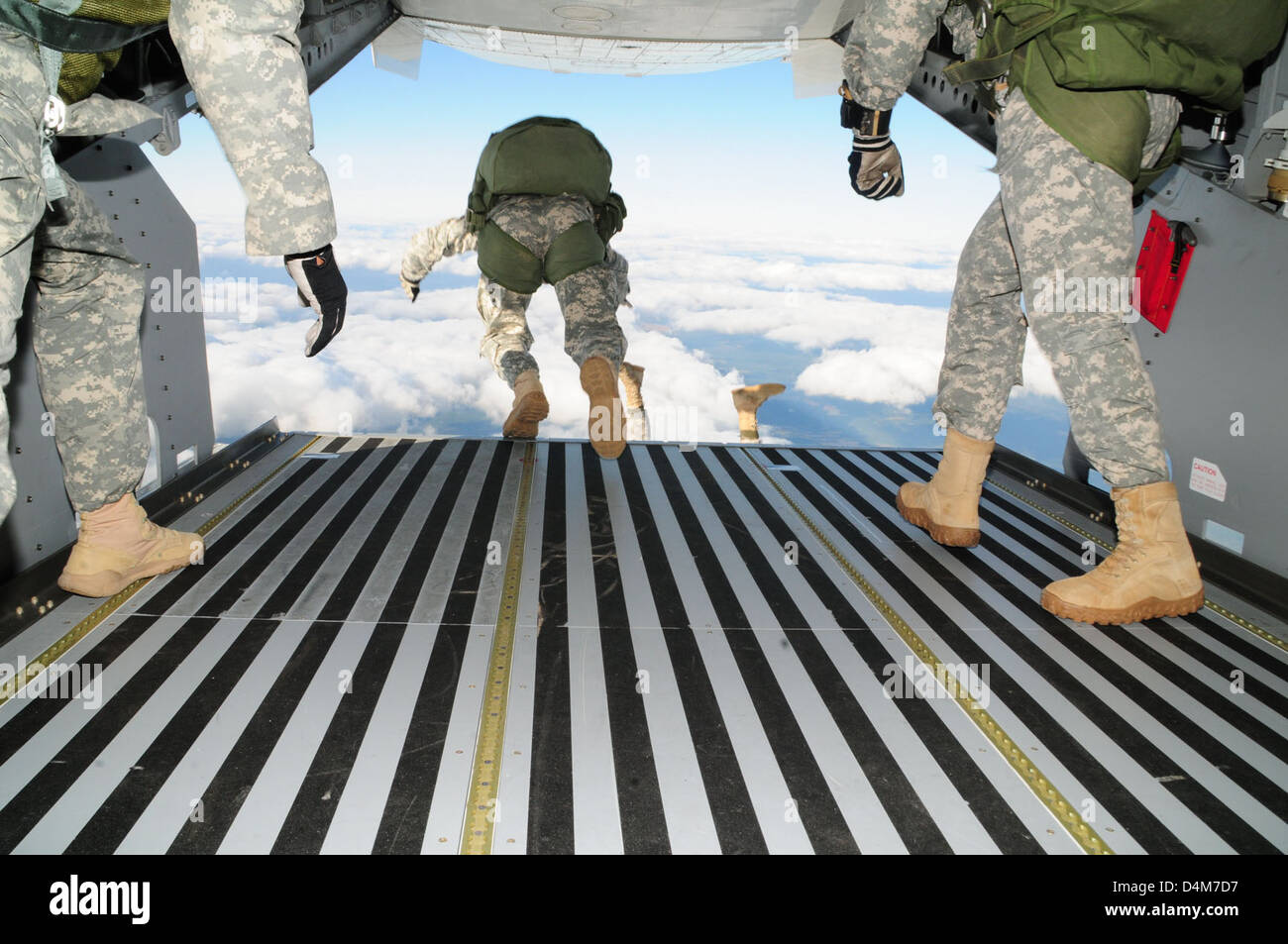 The U.S. Coast Guard and U.S. Army 7th Special Forces Group conduct ...