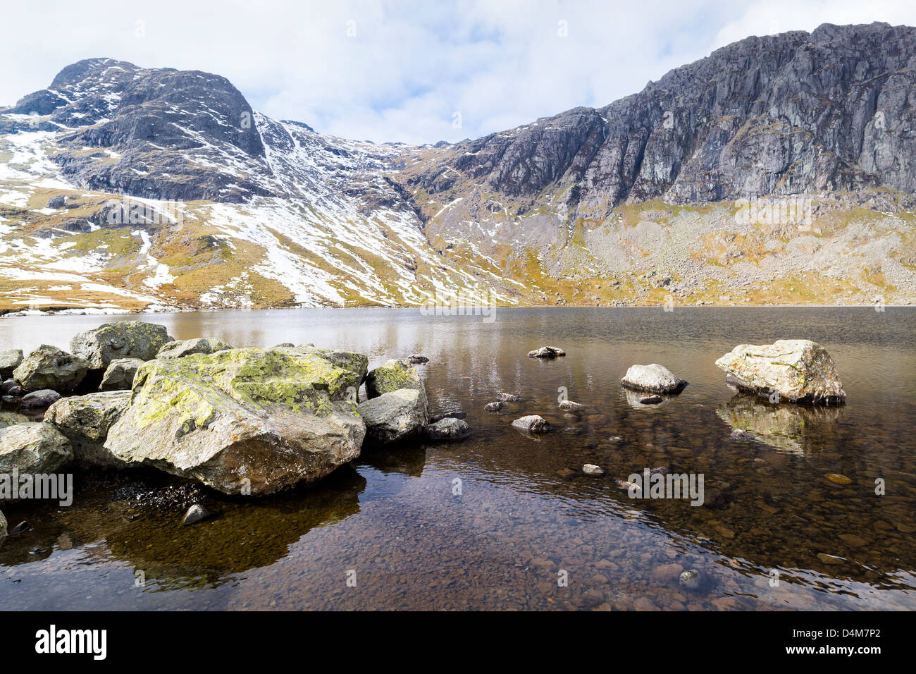 Tarn And Harrison The Langdale Pikes: A Guide To The Majestic Langdale