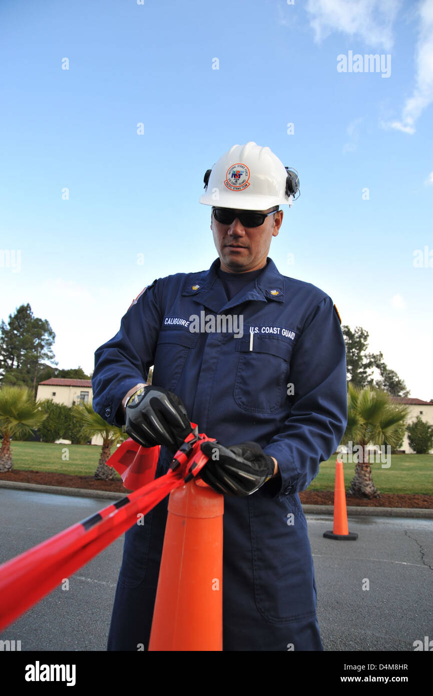 Coast guard national strike force team hi-res stock photography and ...