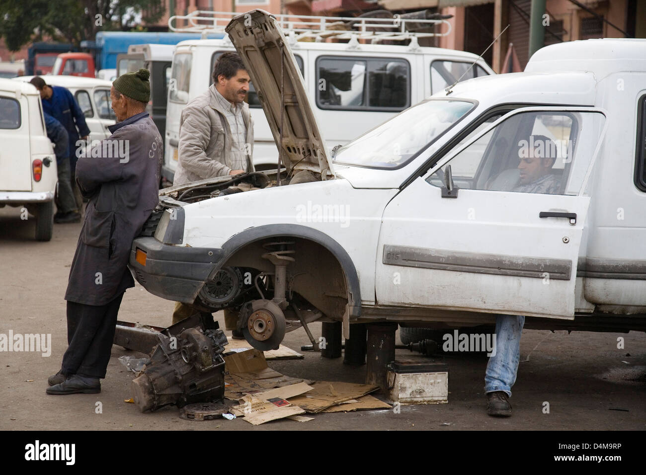 Car repair africa hi-res stock photography and images - Alamy