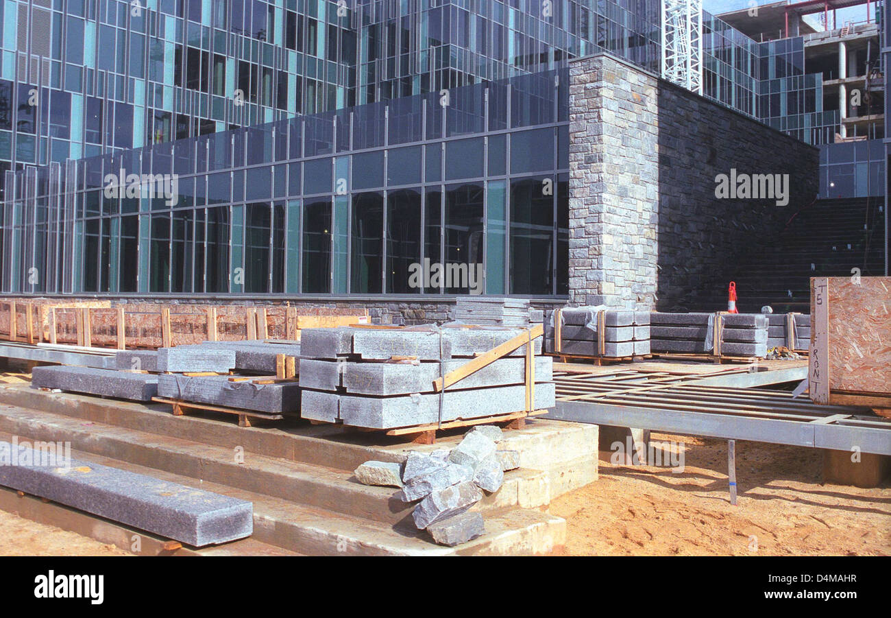 Construction of the new Coast Guard Headquarters building continues ...