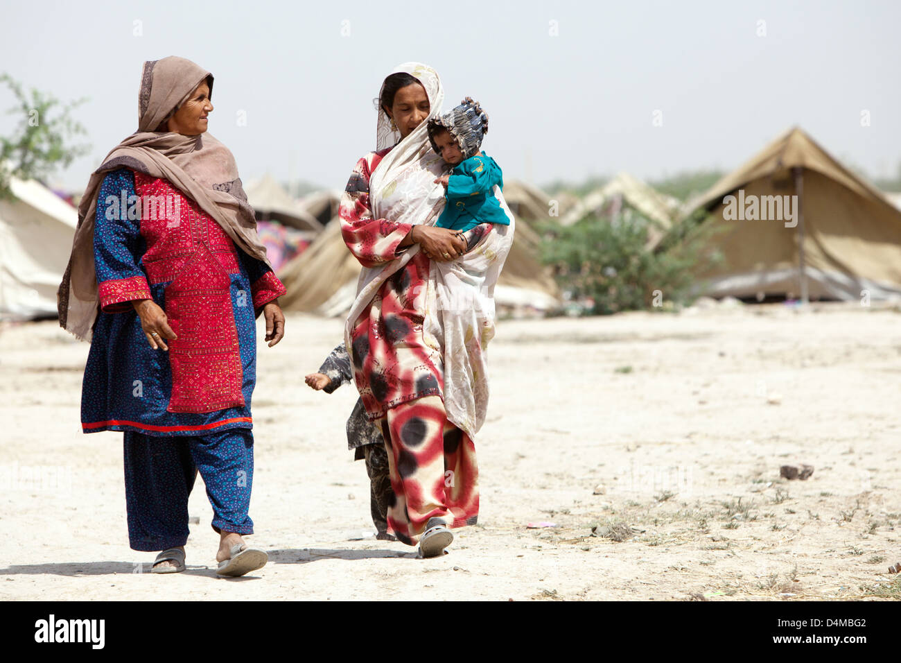 Jaffarabad, Pakistan, women in refugee camps Stock Photo - Alamy