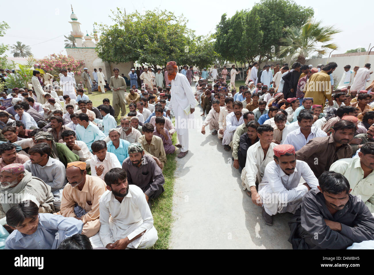 Pakistani workers hi-res stock photography and images - Alamy