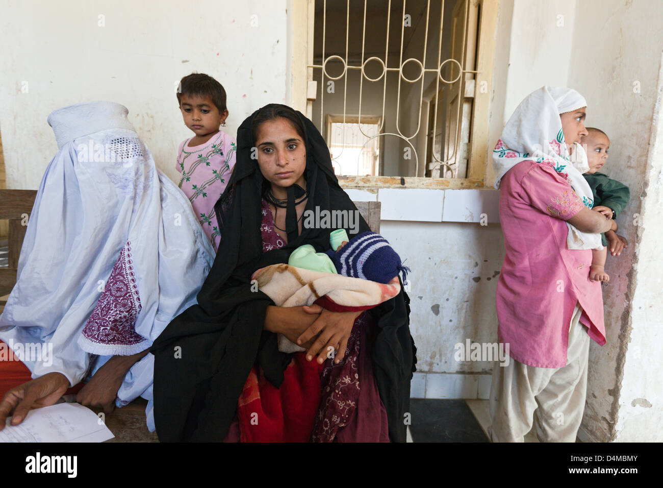 Dalel Buriro, Pakistan, patients in the St. John Health Station Stock ...
