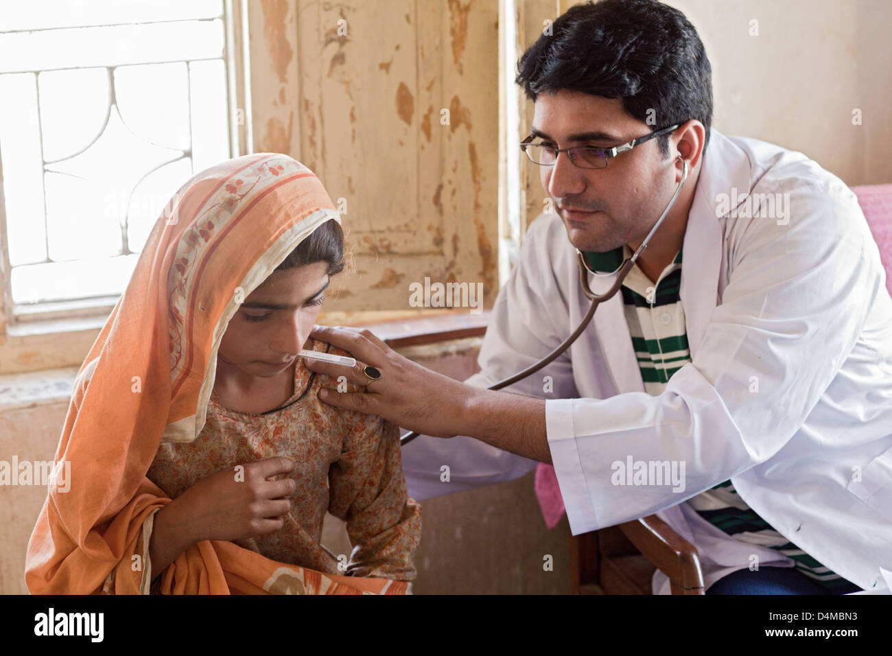 Dalel Buriro, Pakistan, doctors examined patients Stock Photo - Alamy