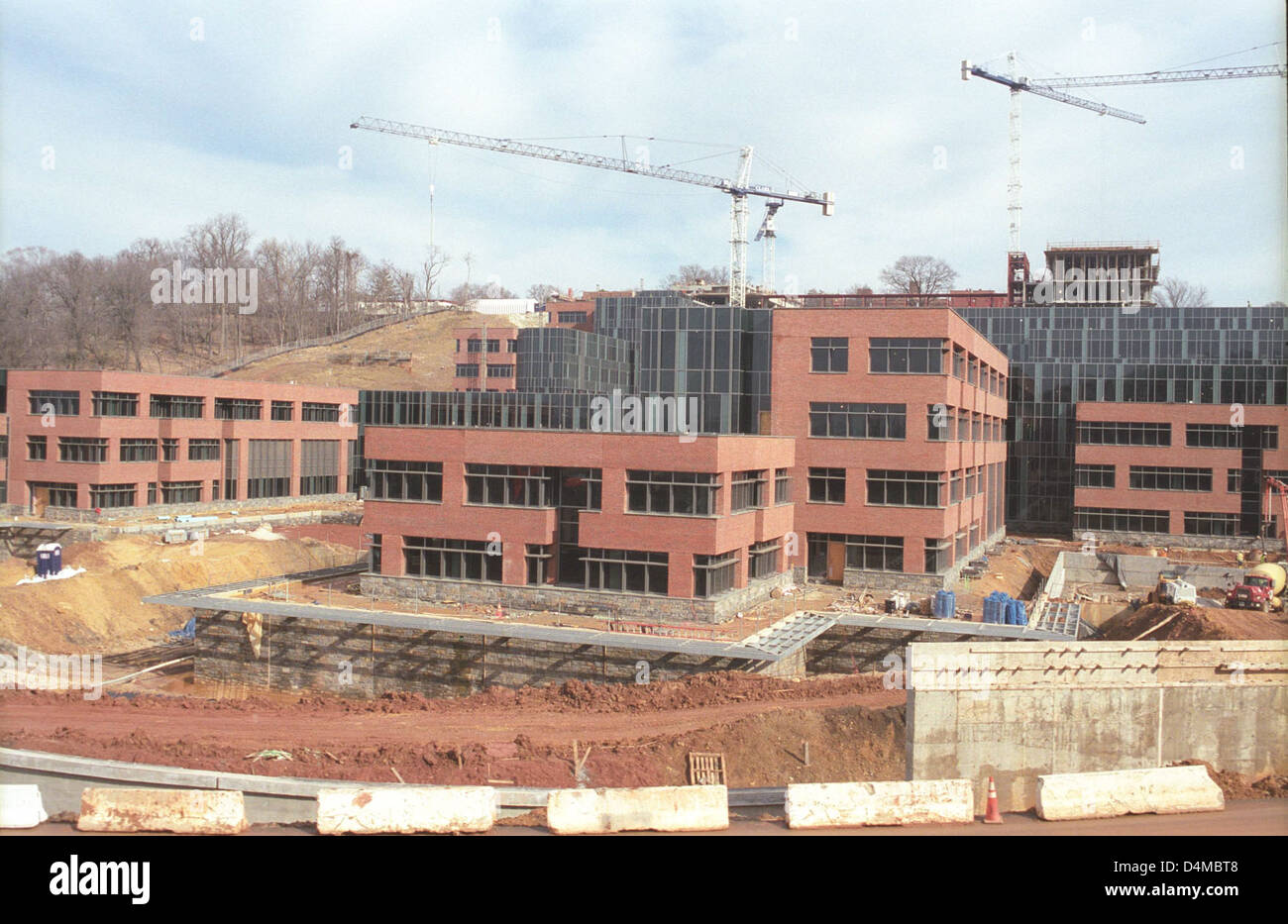 Construction of the new Coast Guard Headquarters building continues ...