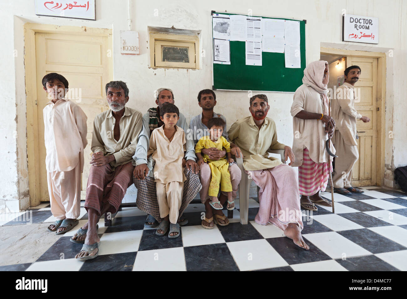 Dalel Buriro, Pakistan, patients in the St. John Health Station Stock ...