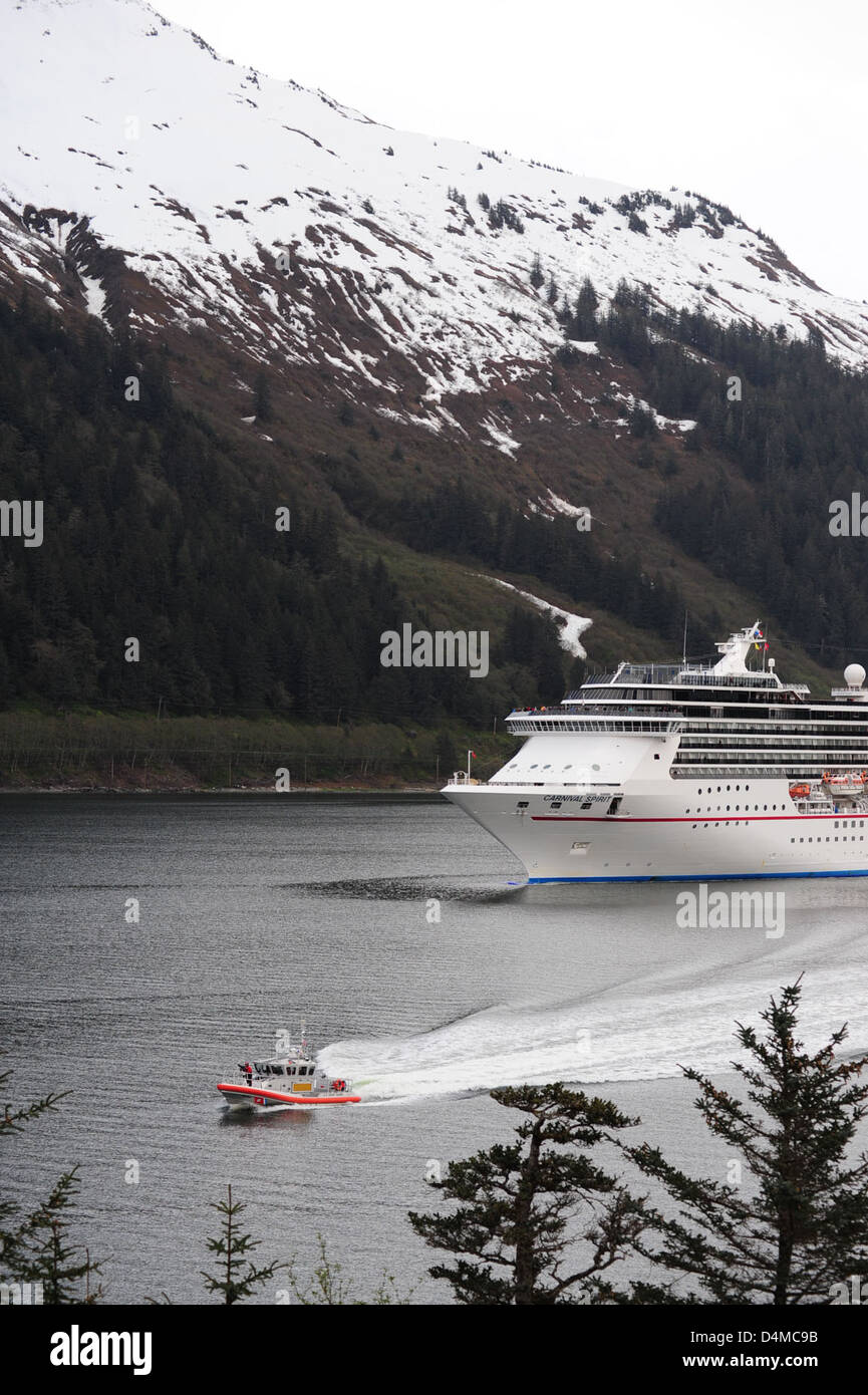 First cruise ship hi-res stock photography and images - Alamy