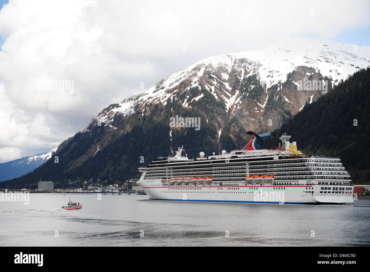 First cruise ship hi-res stock photography and images - Alamy