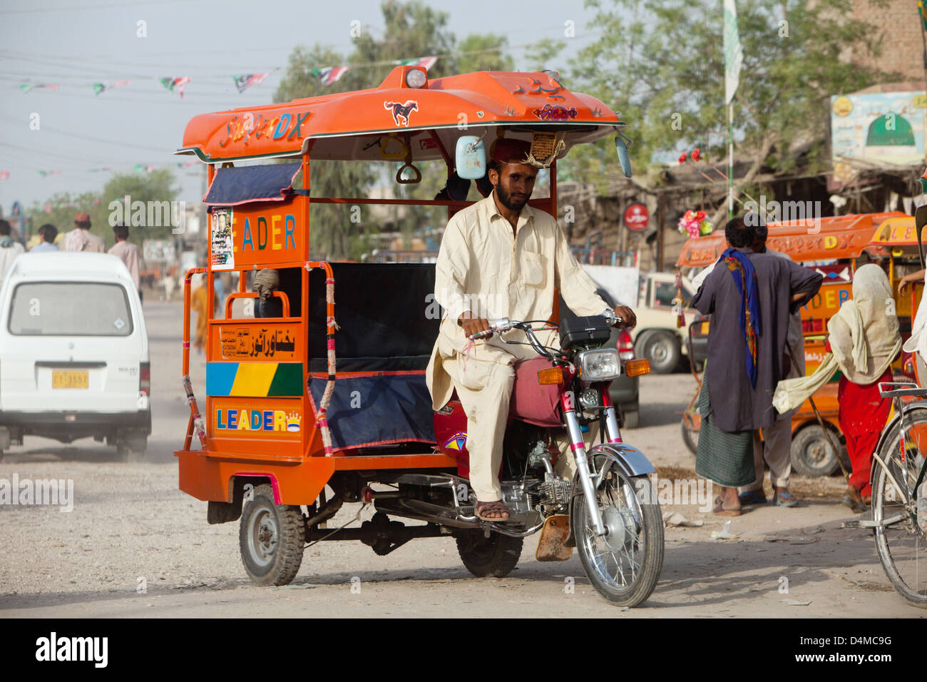 Major Mohammad Mugheri, Pakistan, tuk tuk, a street Stock Photo - Alamy