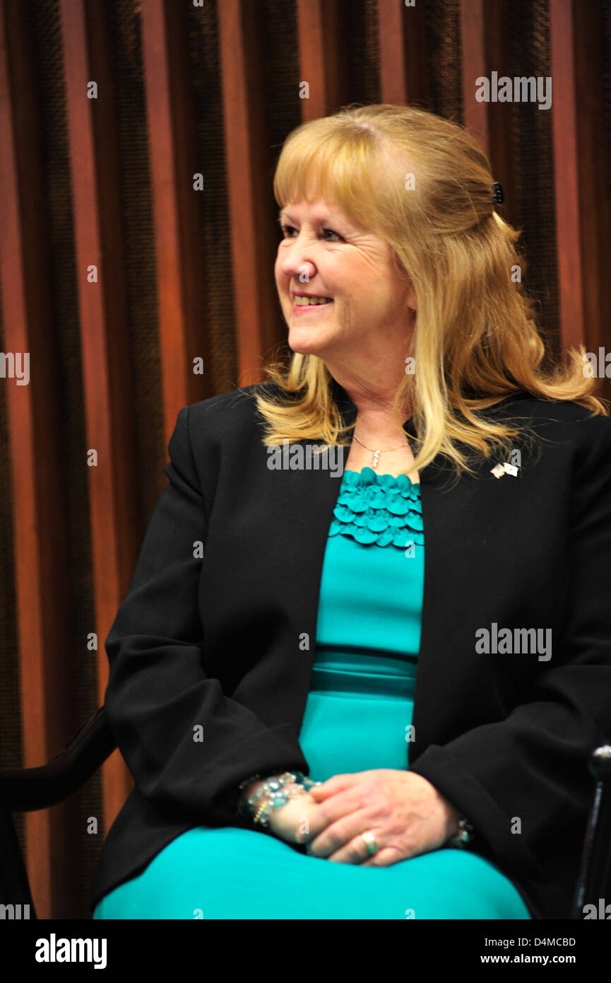 Retirement ceremony national guard hi-res stock photography and images ...