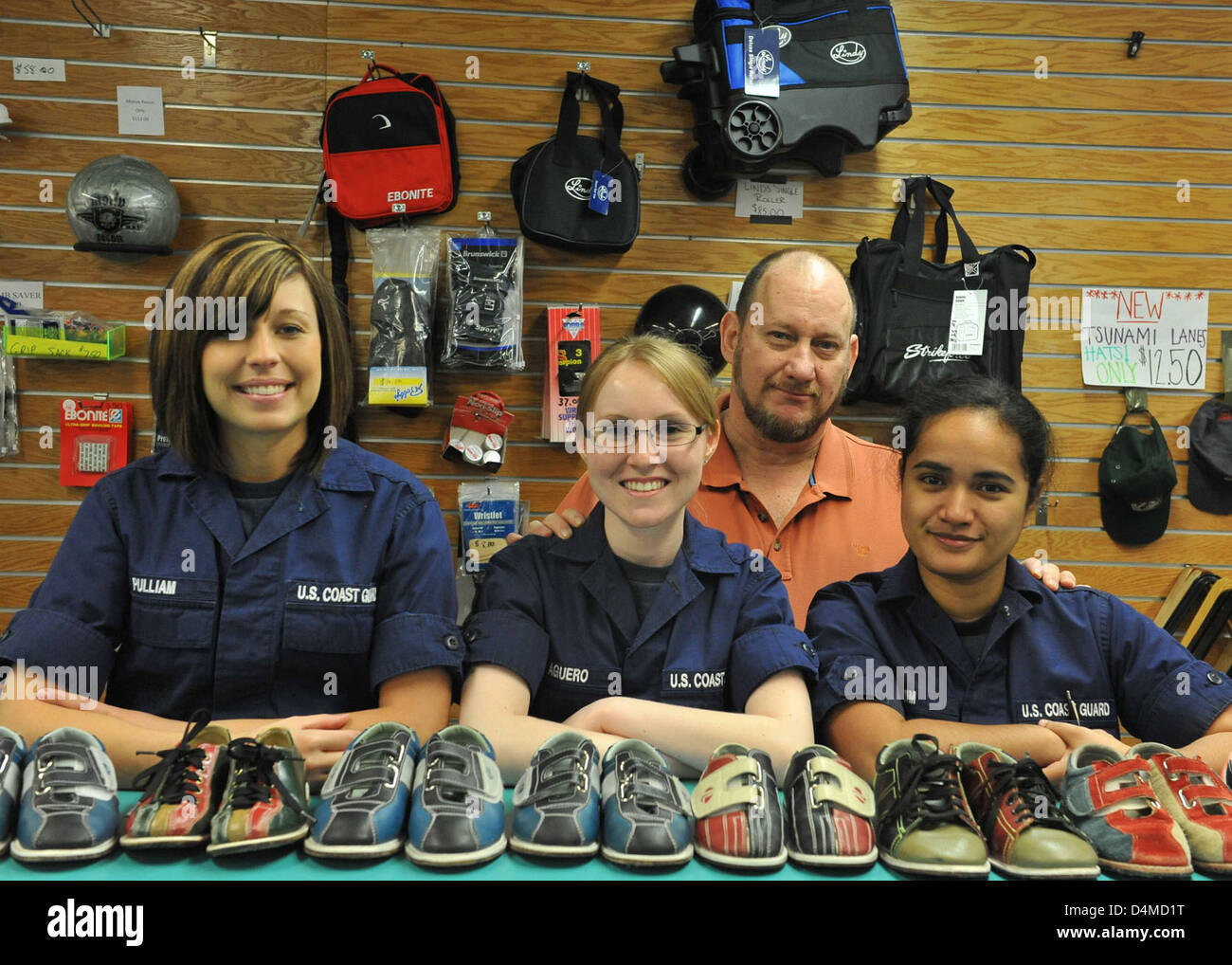 Coast guard personnel base hi-res stock photography and images - Alamy