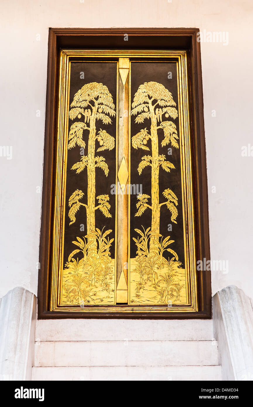 Gold door frame hi-res stock photography and images - Alamy