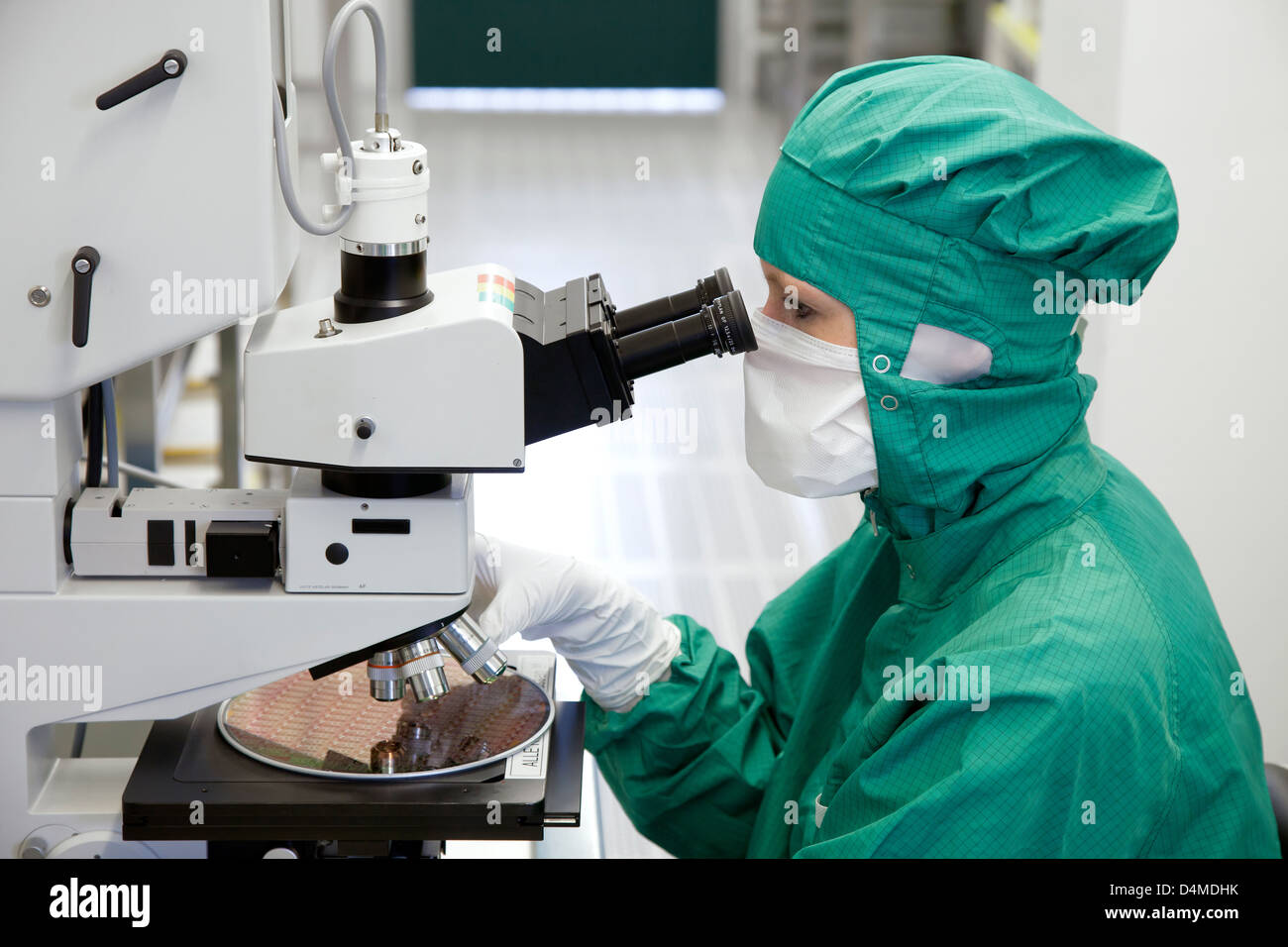 Technologist with microscope hi-res stock photography and images - Alamy