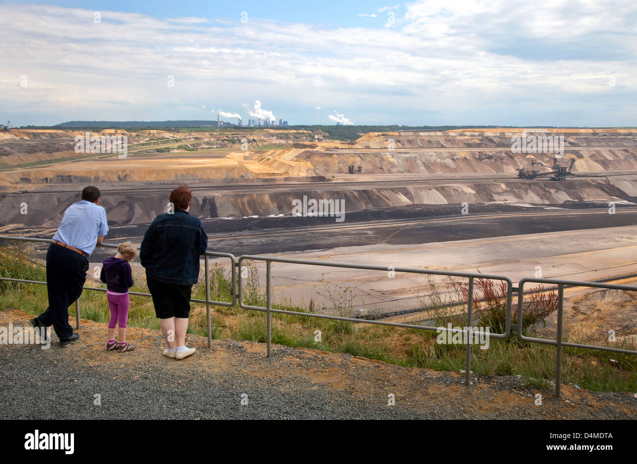 Lignite power plants mines hi-res stock photography and images - Alamy