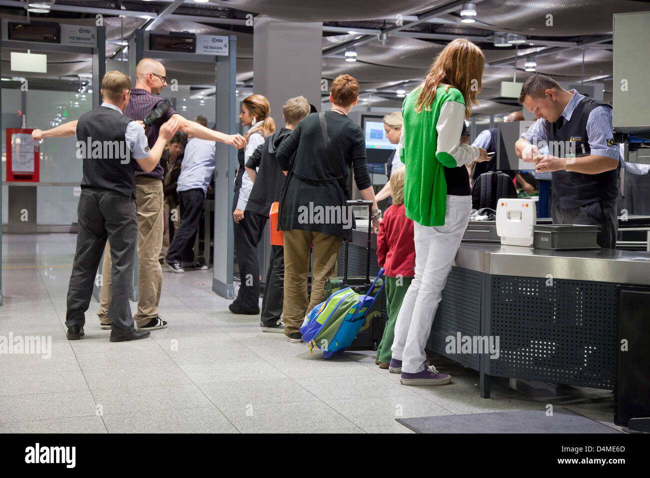 Checkpoint screening hi-res stock photography and images - Alamy