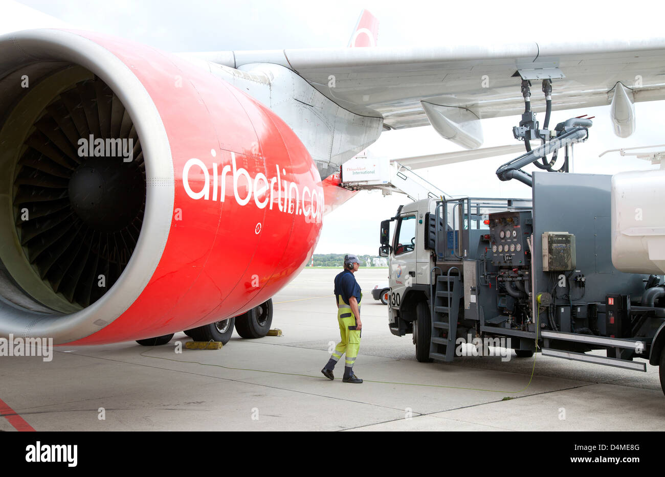 Aircraft gas station hi-res stock photography and images - Alamy