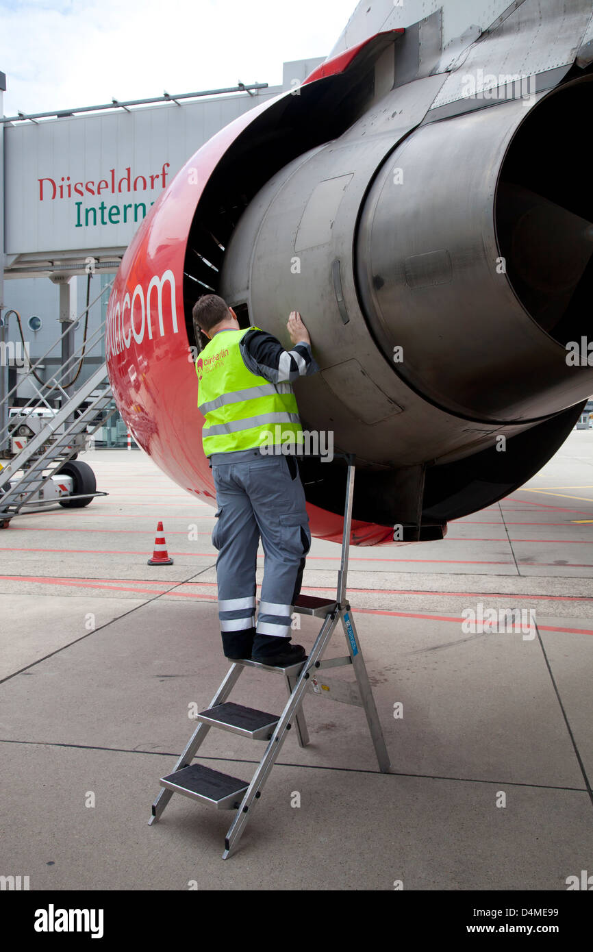 Aircraft stands hi-res stock photography and images - Alamy