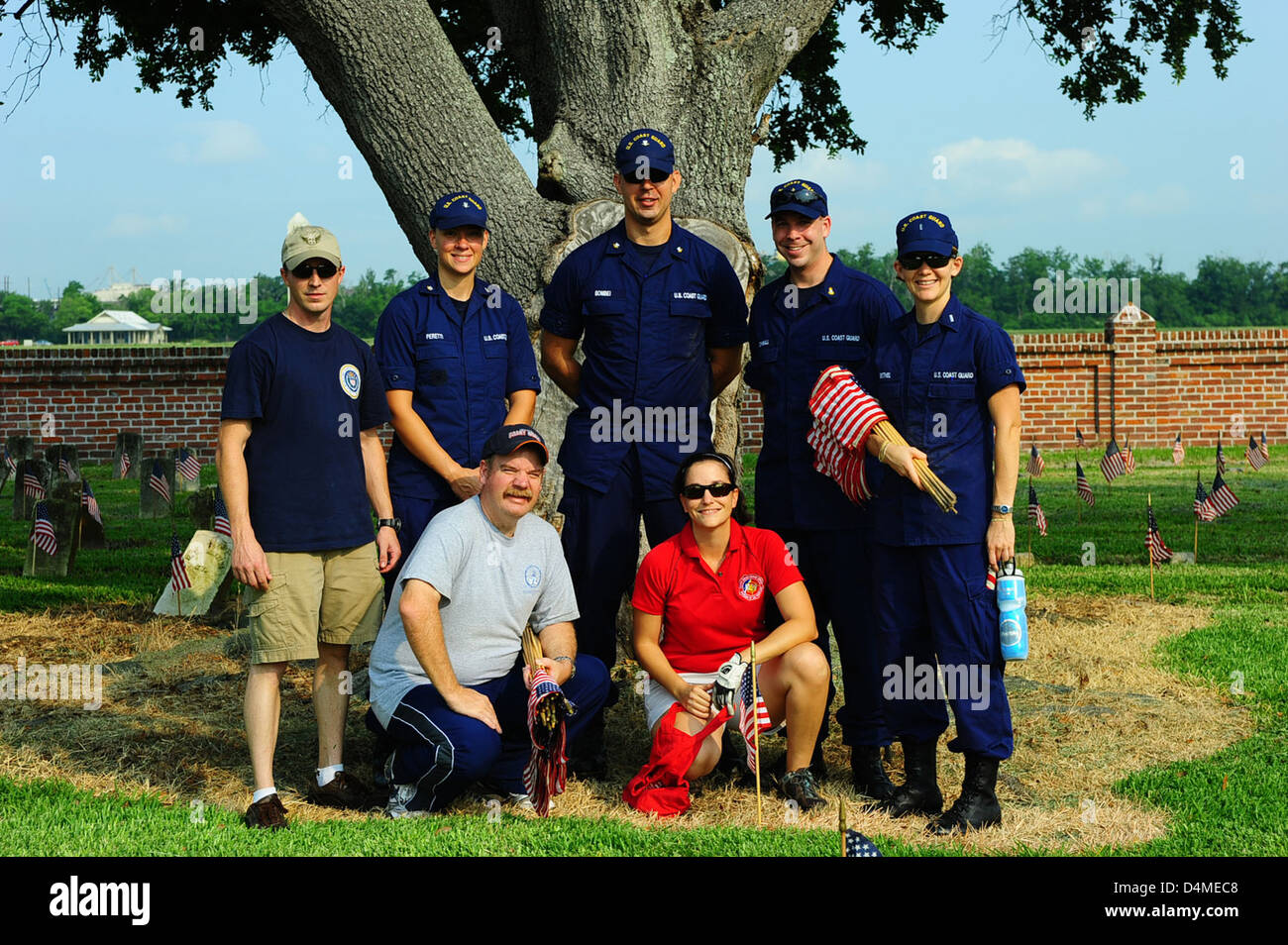 Coast Guard members in the 8th District honor veterans during a ...
