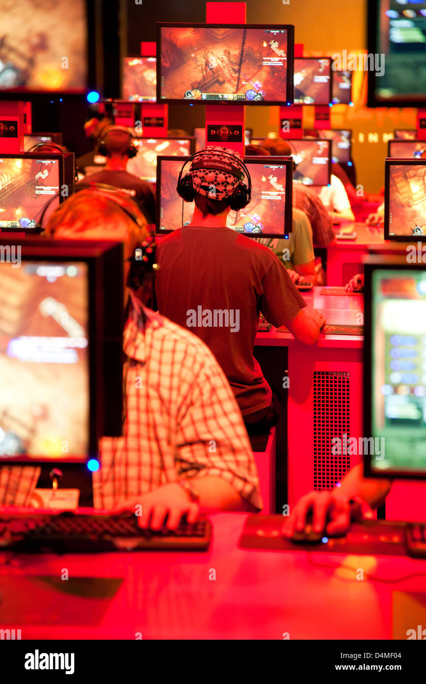 Koeln, Germany, young people playing computer games at the fair ...