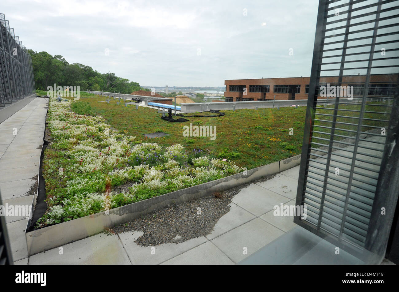 Construction of the new Coast Guard Headquarters building continues ...