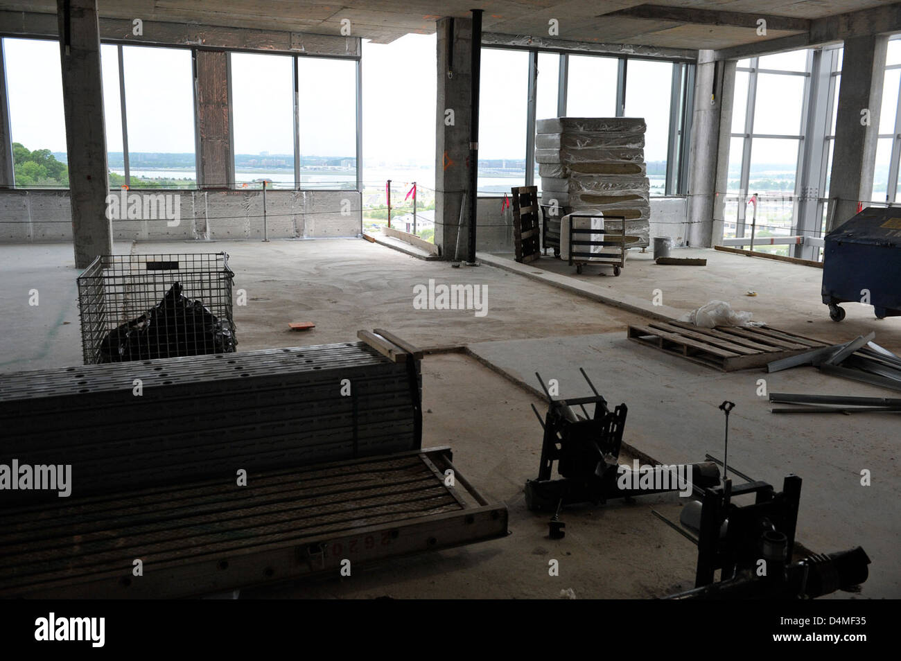 New Coast Guard Headquarters Building High Resolution Stock Photography ...