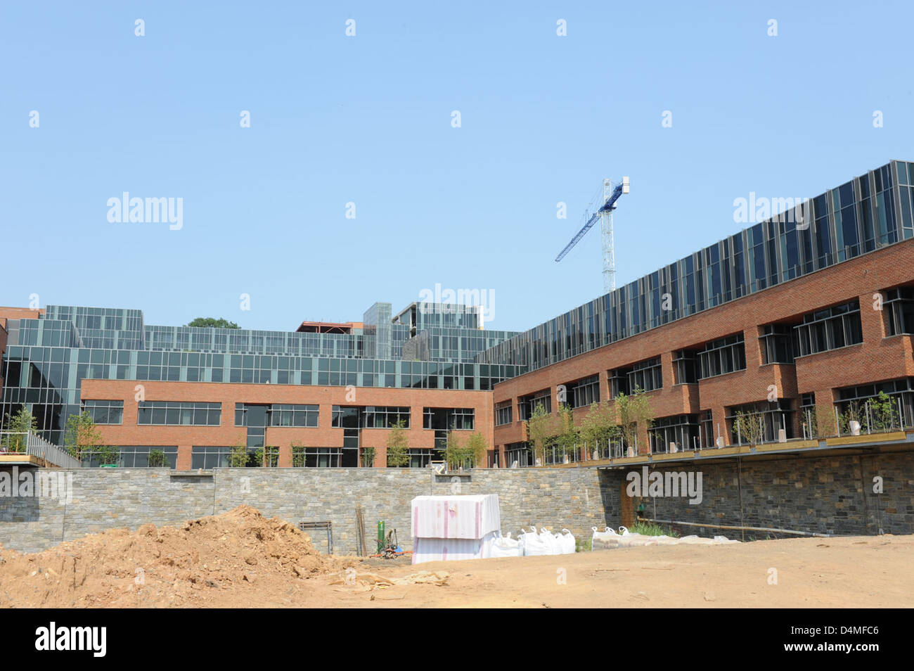 New Coast Guard Headquarters Building High Resolution Stock Photography ...
