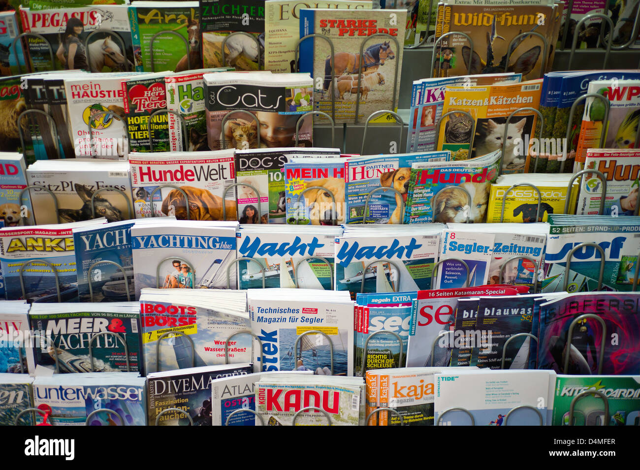 Newsagent interior hi-res stock photography and images - Alamy