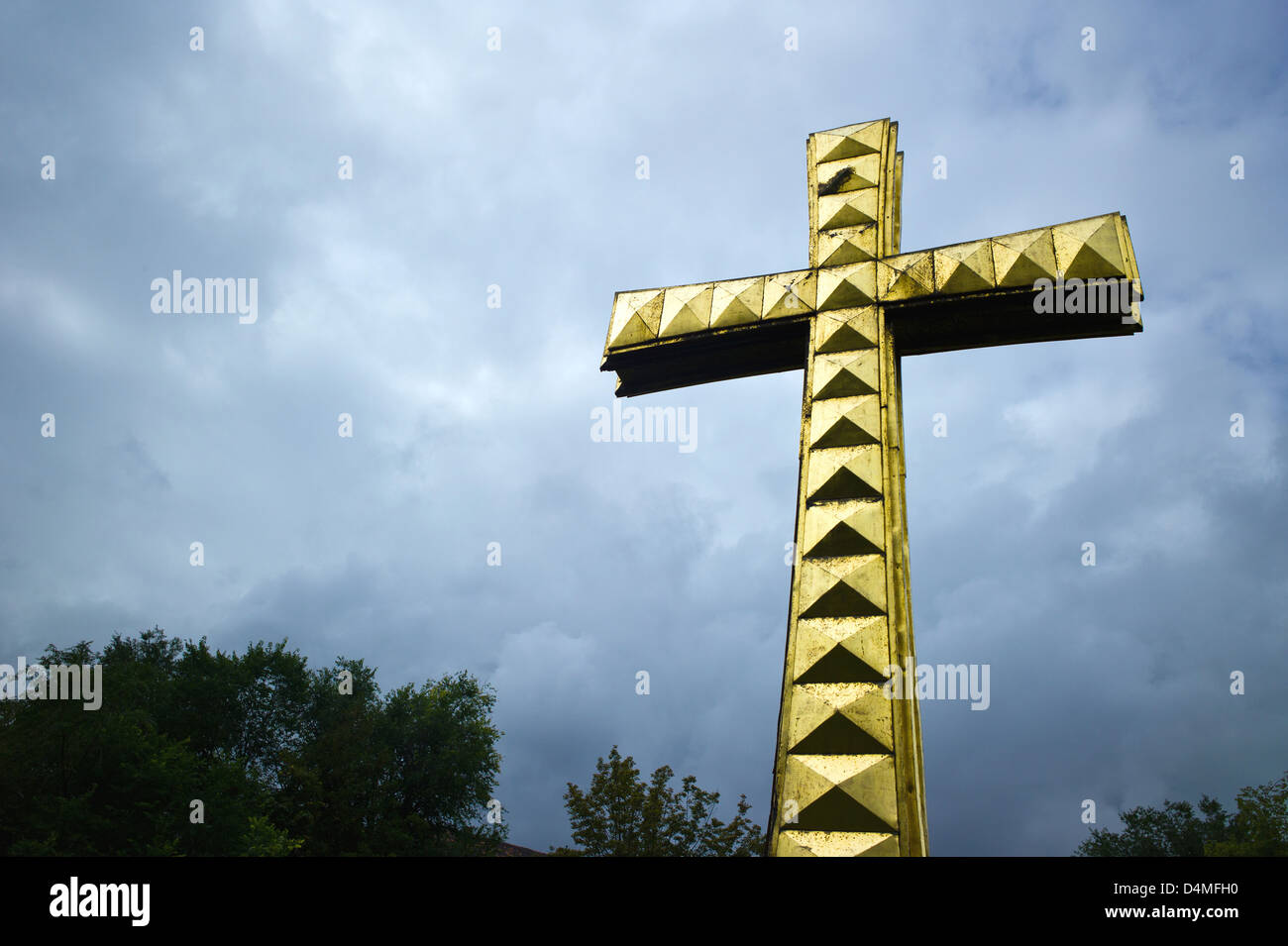 German cross in gold hi-res stock photography and images - Alamy