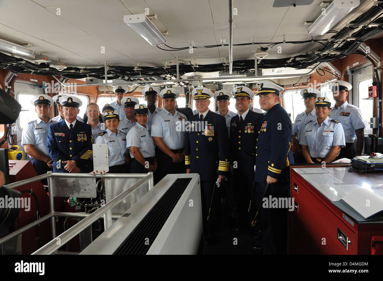 Adm. Papp meets with the crew of the U.S. Coast Guard Cutter Richard ...