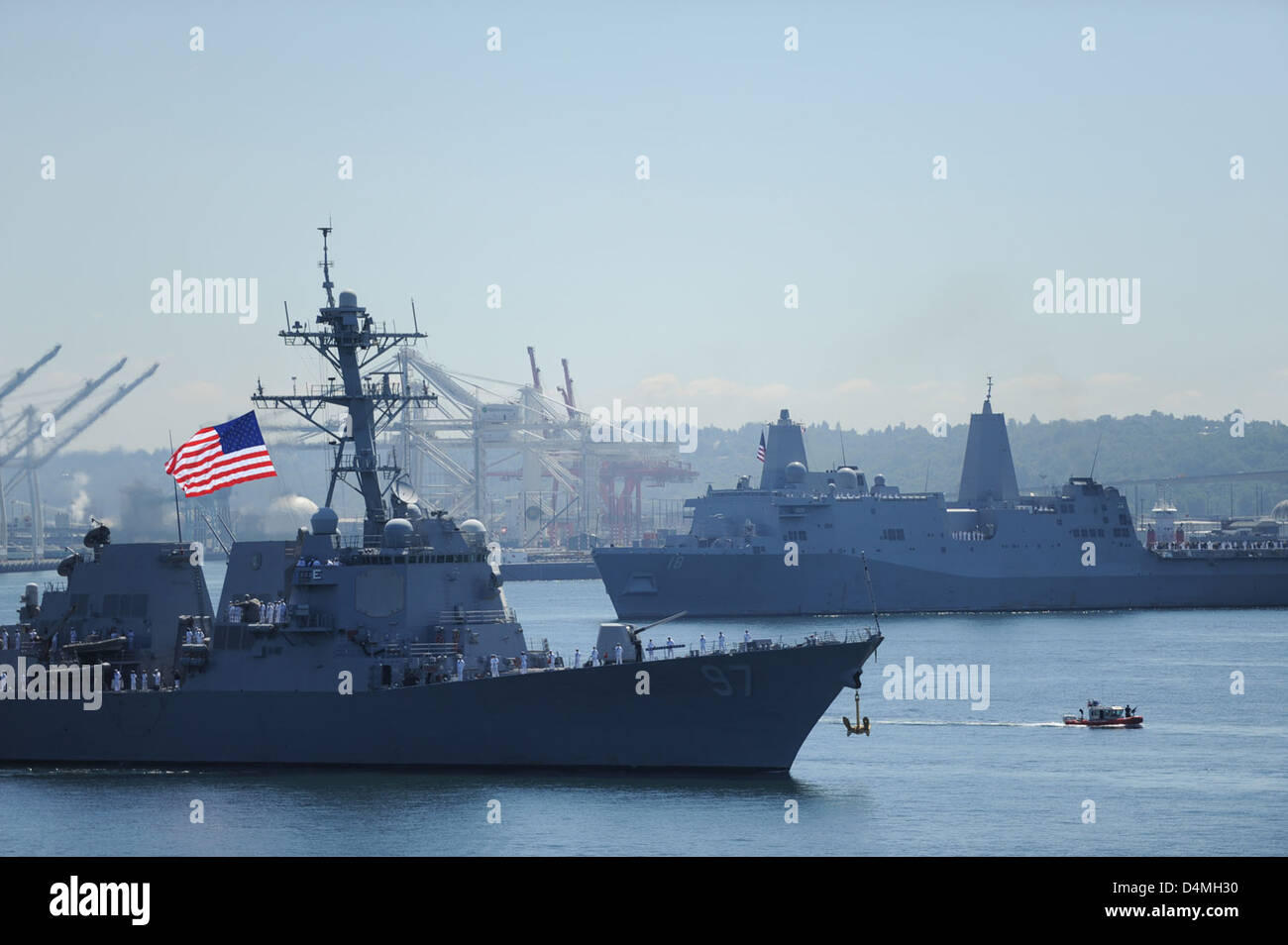 Uss halsey hi-res stock photography and images - Alamy
