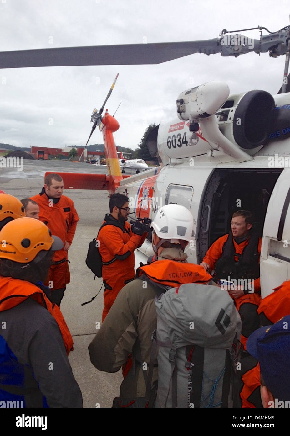 Coast guard rescue team hi-res stock photography and images - Alamy