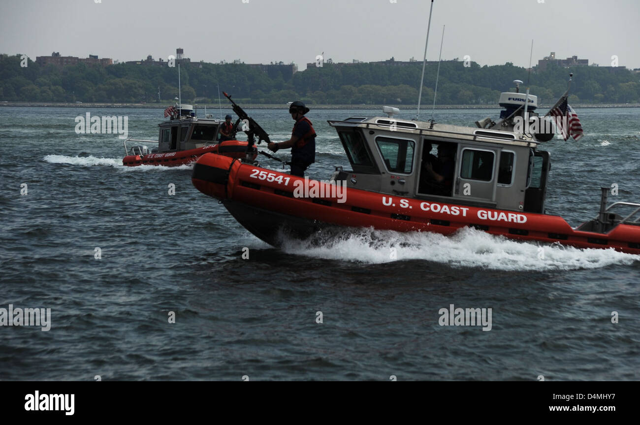 Response boats hi-res stock photography and images - Alamy